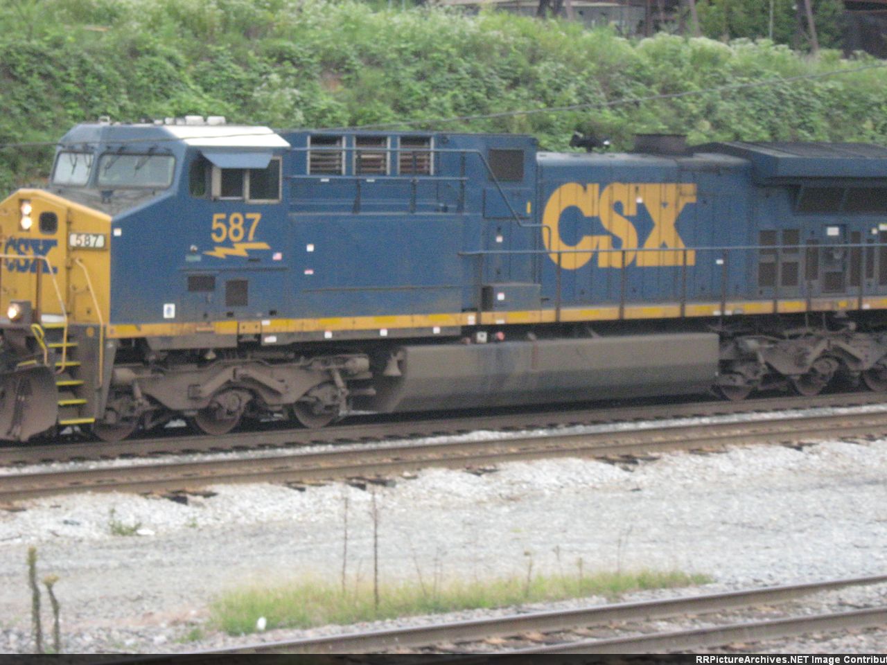 CSX 587
